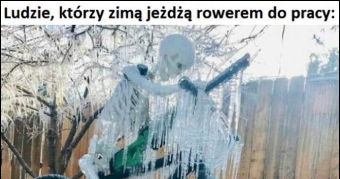 Ludzie którzy zimą jeżdżą rowerem do pracy zamarznięty szkielet ...